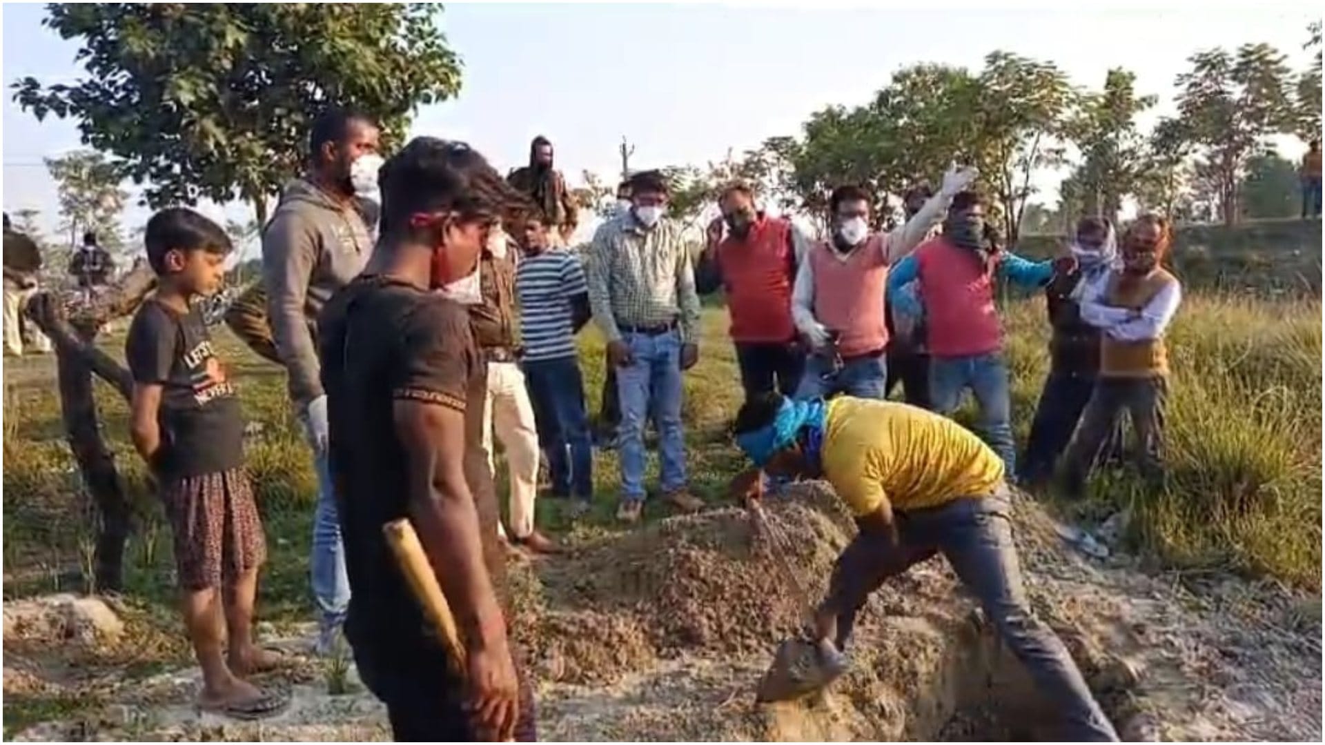 Bihar News :पांच दिन बाद कब्र खोदकर फिर से निकाला गया शव, जानिये क्या ...