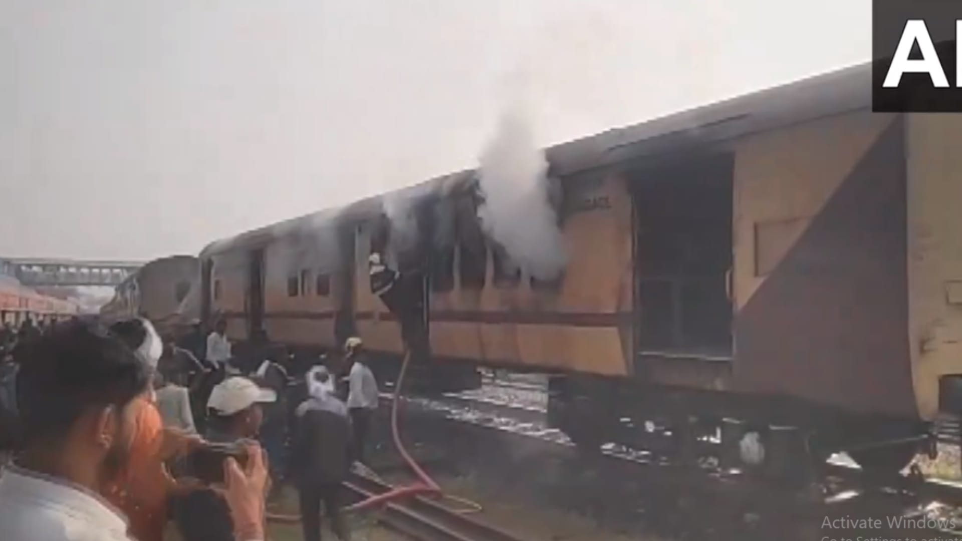Train Fire:महाराष्ट्र के नांदेड़ में पैसेंजर ट्रेन में लगी आग, हादसे की ...