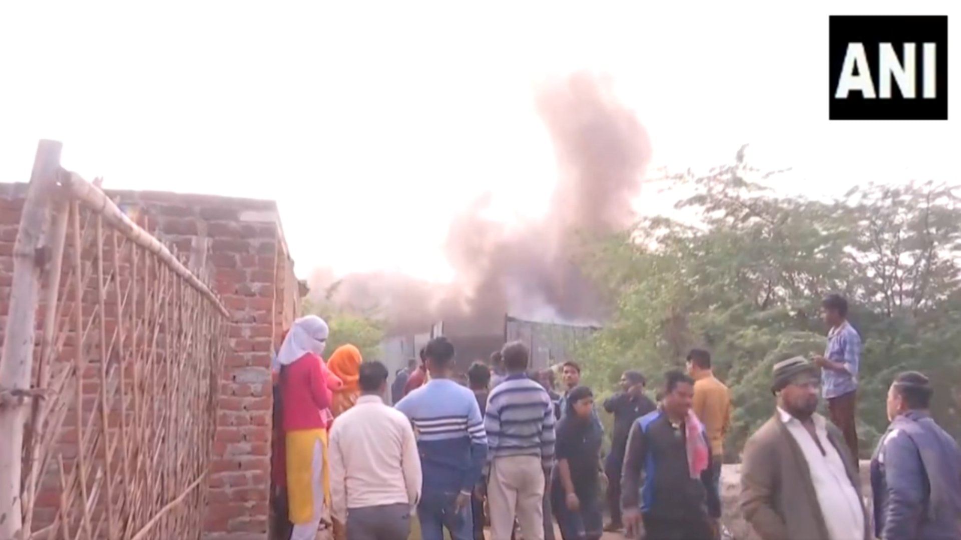 Gwalior News:प्लास्टिक फैक्ट्री के गोदाम में लगी आग; करीब 25 लाख का ...