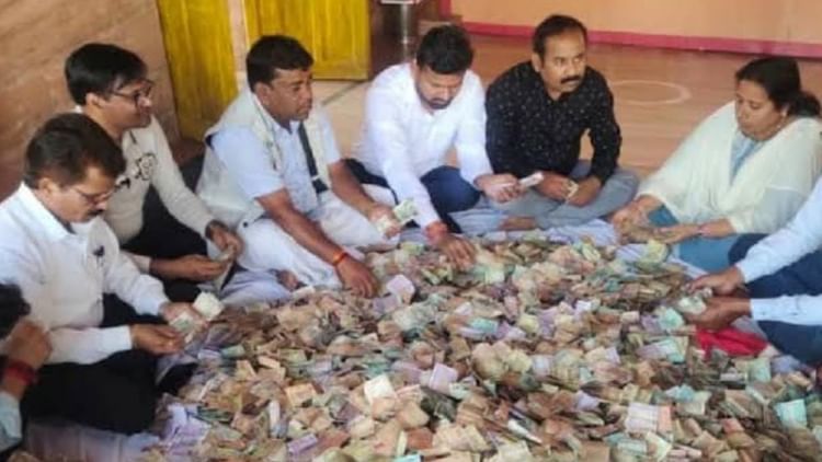Three Banks Are Responsible For Collecting Income Of Total 110 Donation Boxes In Mahakal Temple ...