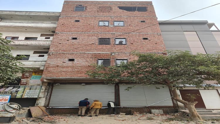 Four Made Secretlystorey Building Seal - Agra News - Up:एडीए अधिकारियों ...