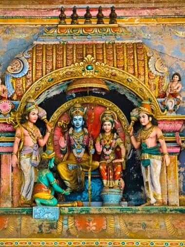 घर में लगाना चाहते हैं राम दरबार की फोटो, तो इन वास्तु नियमों का करें पालन