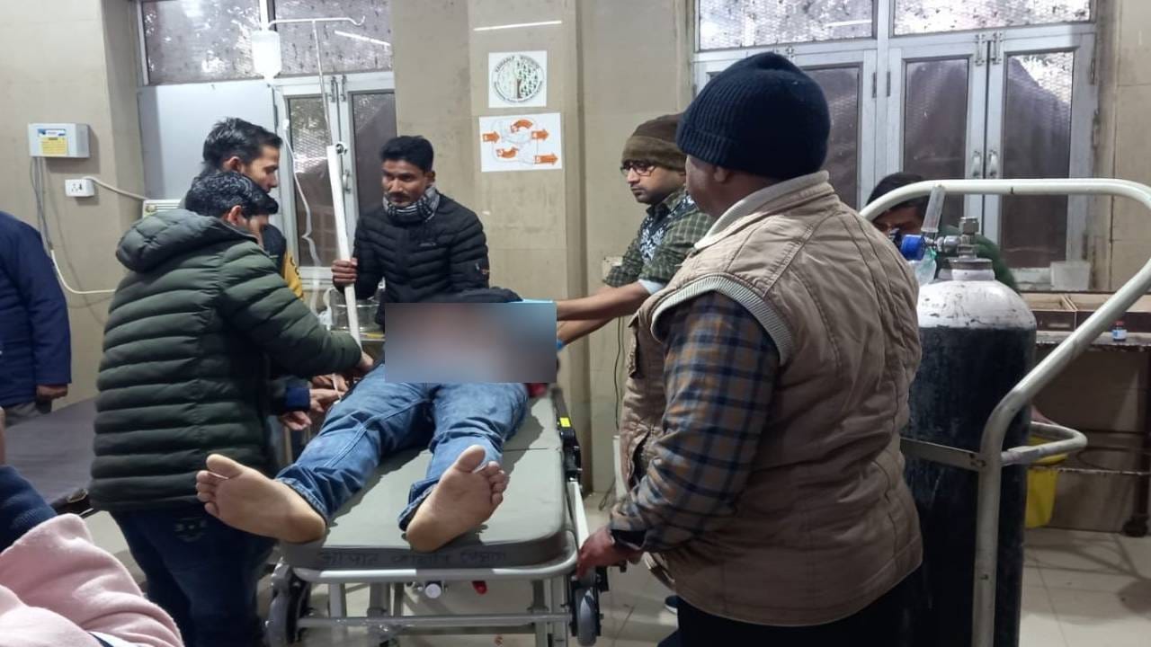 Family Young Man Admitted To Hospital Who Injured By Bullet In Chest In ...