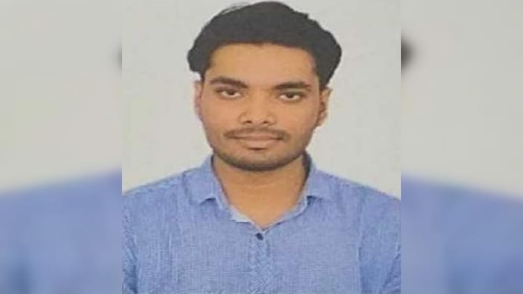Uppcs Result:सात्विक को तीसरे प्रयास में मिली सफलता, पाया तीसरा स्थान ...