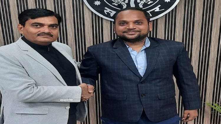 Manoj Kumar Bharti Became Deputy Collector After Getting 5th Rank In ...