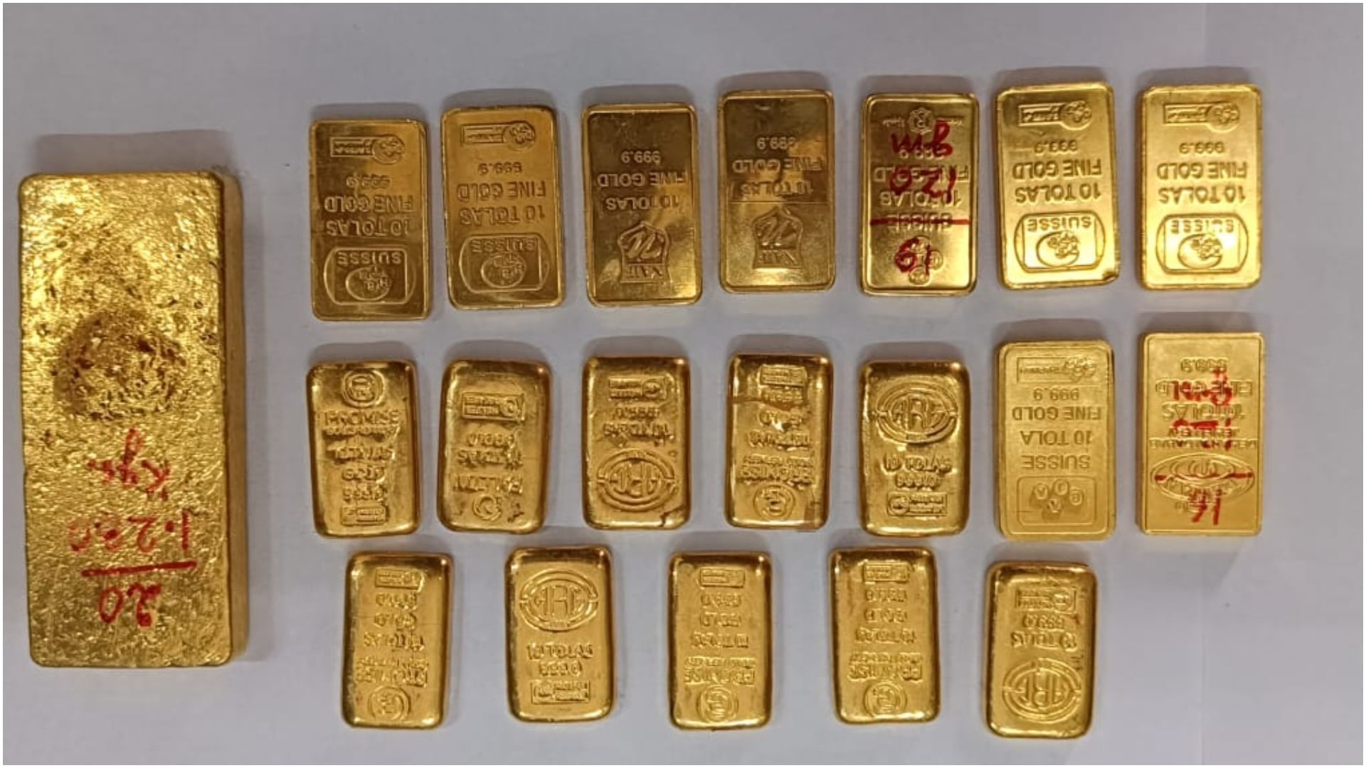 Bsf Seized Gold Worth Rs 2 Crore On India-bangladesh Border Also ...