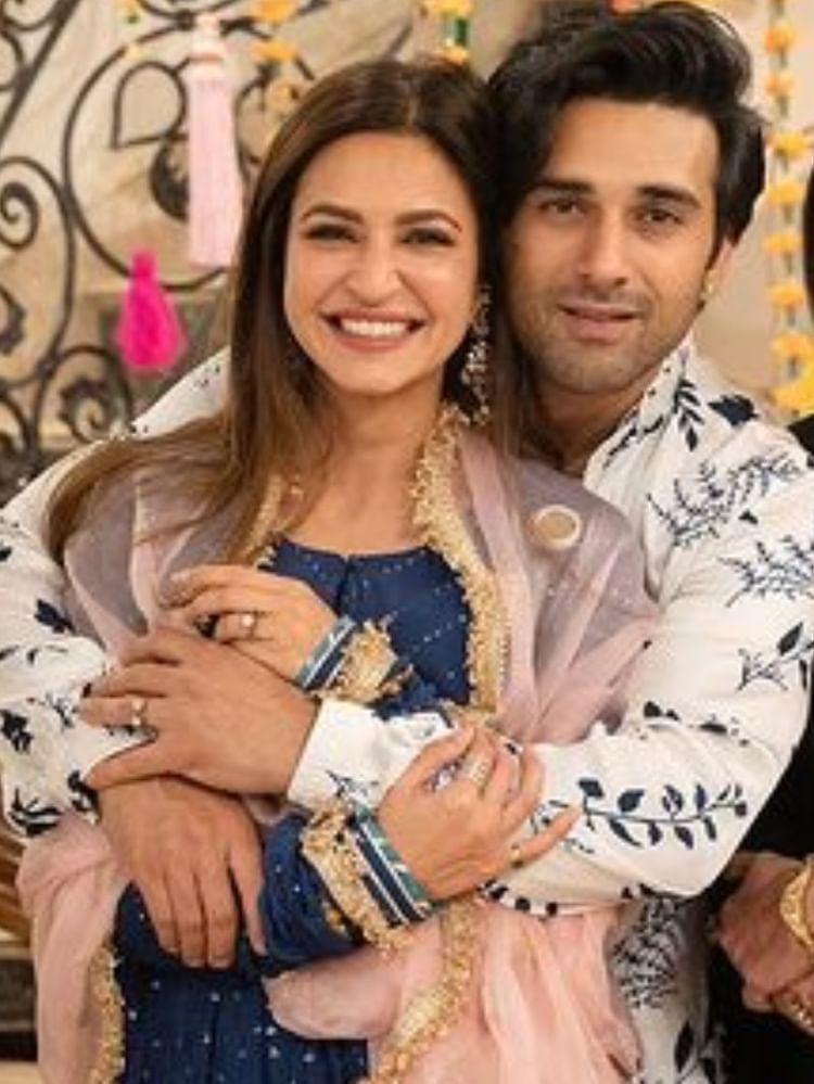 पुलकित-कृति ने की सगाई, सामने आईं रोका की तस्वीरें