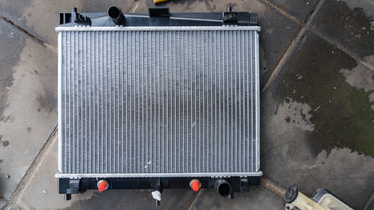 Car Care Tips:इंजन के लिए कितना जरूरी है रेडिएटर, जानें फ्लश करने से ...