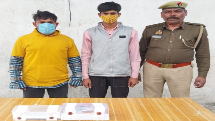Baghpat: Two Arrested With Fake Currency And 32 Fake Notes Of 100 ...