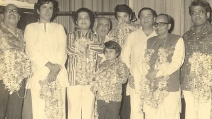 Interesting Anecdotes About Writer And Poet Narendra Sharma Lata ...