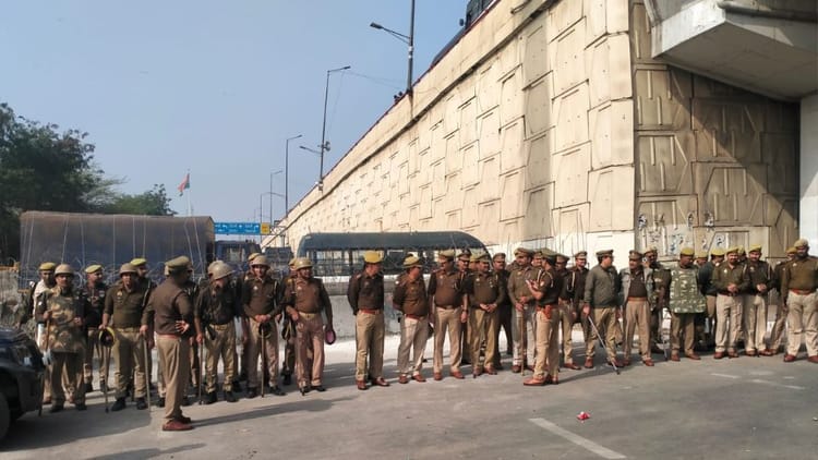 Kisan Andolan Live:यूपी गेट पर भारी पुलिस बल तैनात, गोपाल राय बोले ...