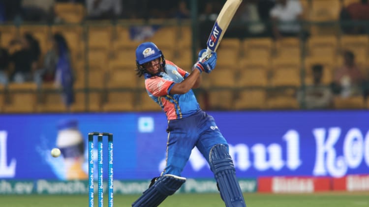 Gg Vs Mi Live Score:कप्तानी पारी खेलकर हरमनप्रीत ने मुंबई को दिलाई जीत ...
