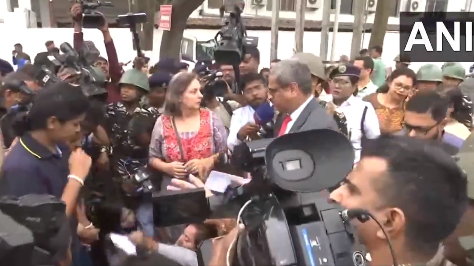 Sandeshkhali:संदेशखाली जा रही फैक्ट फाइडिंग टीम को रोका, हंगामे के बाद ...