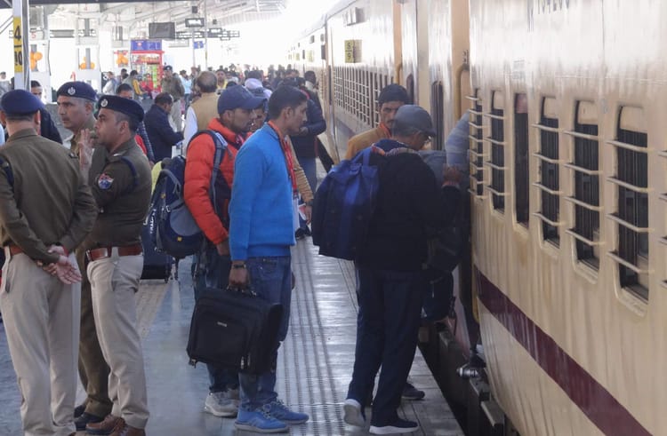 Astha Special Train:1344 रामभक्तों को लेकर ऋषिकेश से अयोध्या रवाना हुई ...