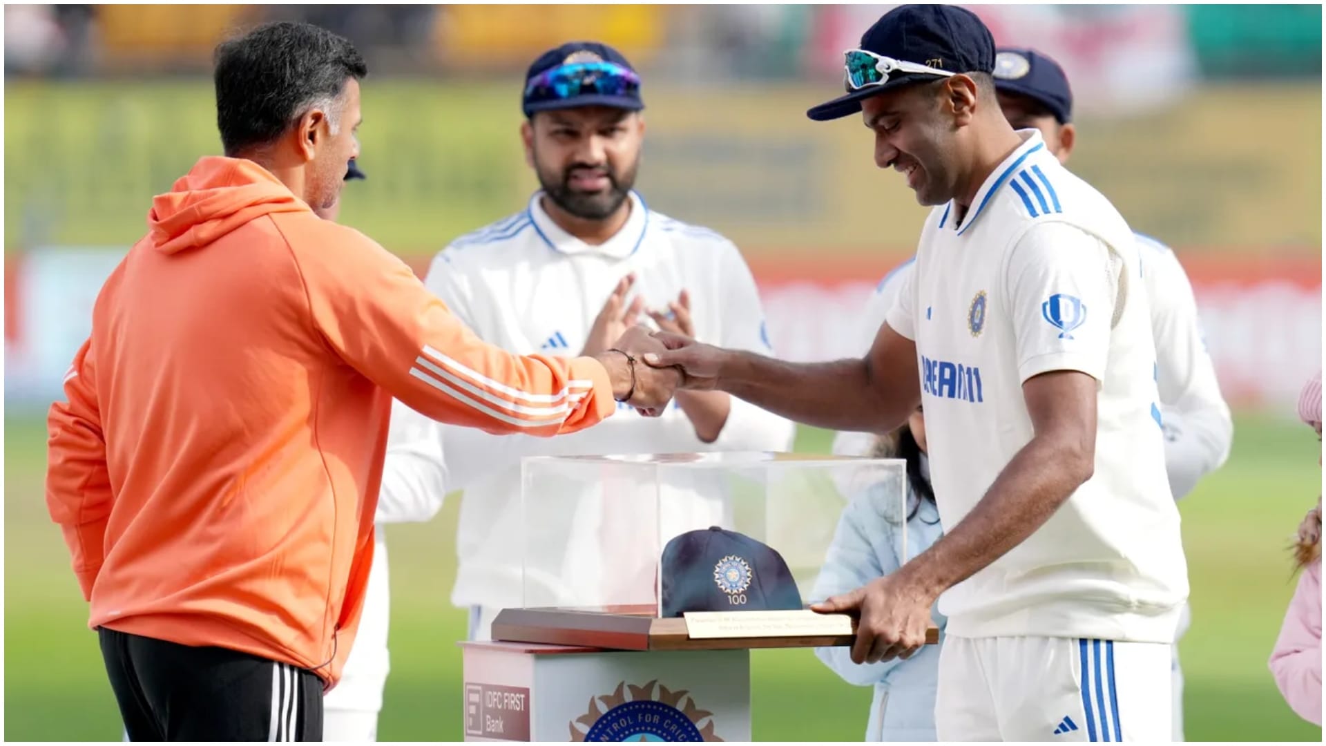 Ashwin 100th Test Photos:अश्विन को मिली खास कैप, पत्नी प्रीति हुईं ...