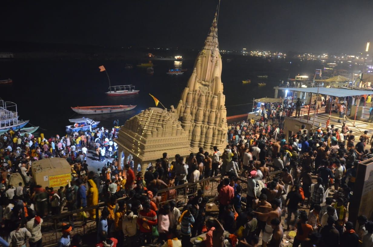Panchkroshi Yatra In Varanasi Four Lakh Devotees Set Out On 80 Km Holy ...