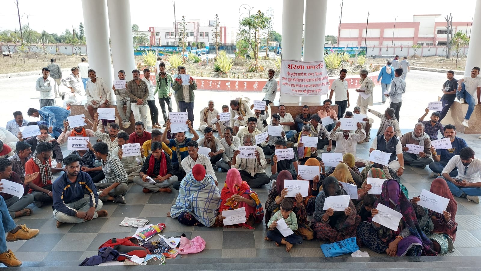 Mp News:पत्नी से बर्बरता पर दो बच्चों की हत्या कर फंदे पर झूला था पिता ...