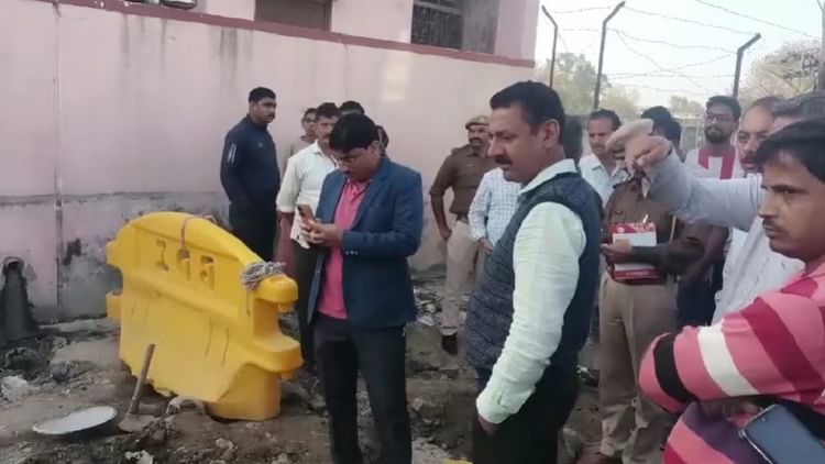 Sirohi: Major Accident During Sewerage Work In Abu Road, Four Workers Buried Due To Mudslide ...