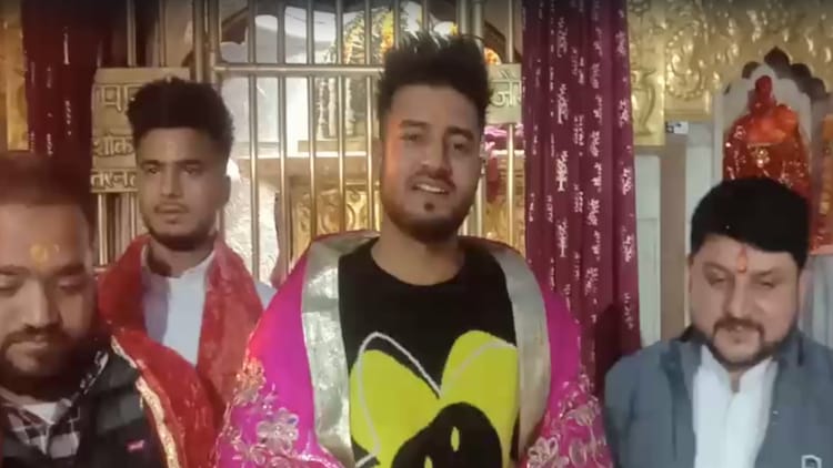 Una News:मशहूर पंजाबी भजन गायक मणि लाडला ने मां चिंतपूर्णी मंदिर में ...