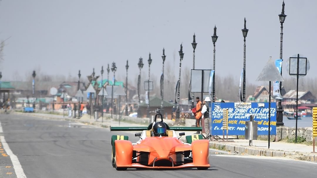 Kashmir Hosts First Ever Formula-4 Car Race Show At Boulevard Dal Lake Srinagar - Amar Ujala ...