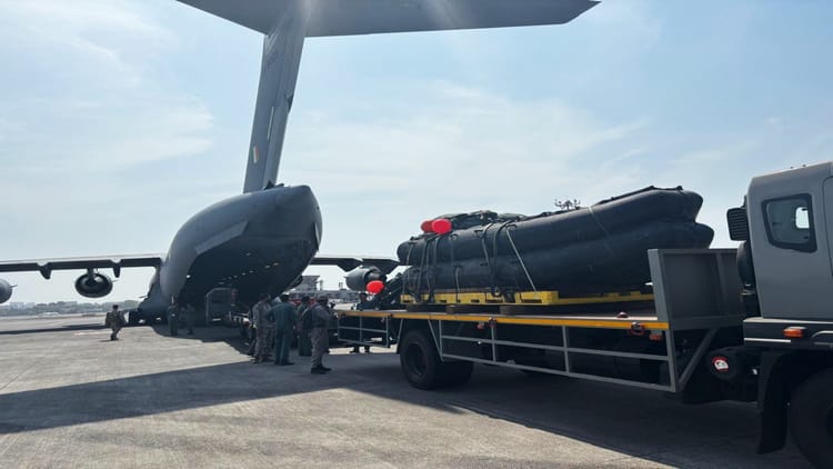 Arabian Sea:भारतीय नौसेना-वायुसेना का गजब तालमेल, अरब सागर में उतारे ...