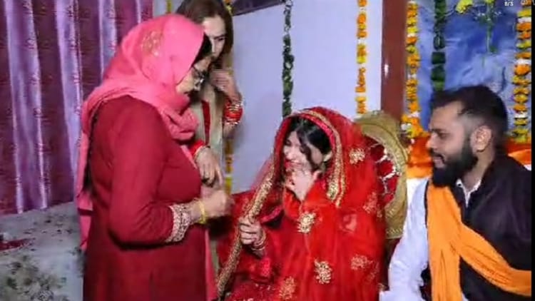 Up:ईरान की फायजा को मुरादाबाद के दिवाकर से इश्क, इंटरनेट से शुरू हुई लव ...