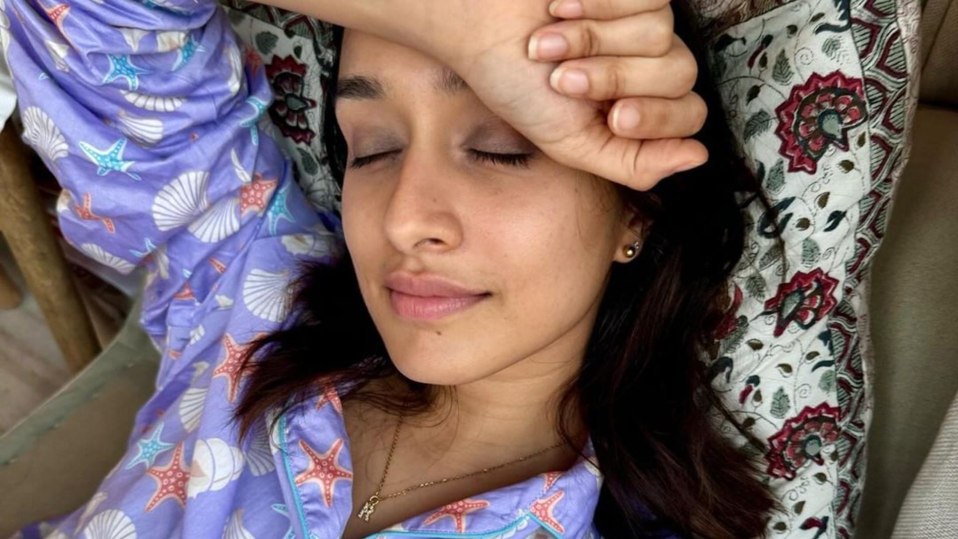 Shraddha Kapoor Confirms Relationship With Rahul Mody Flaunts A Necklace With R Pendant - Amar ...