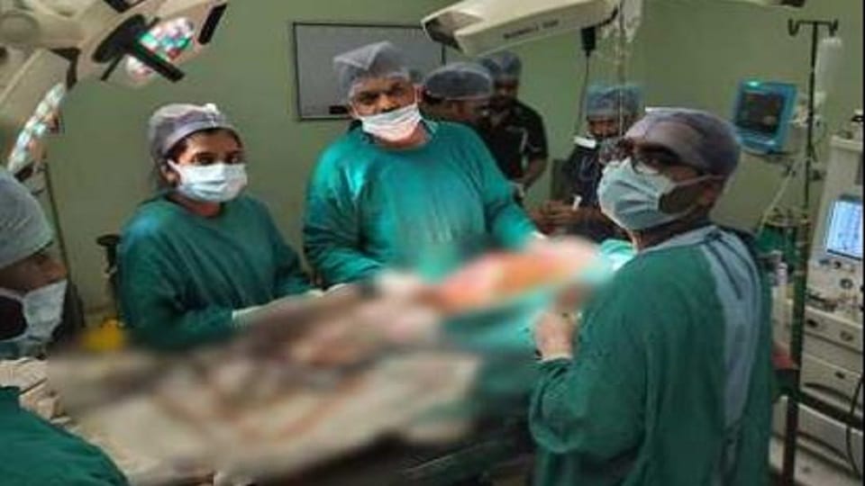 Stomach Cancer:एसएन मेडिकल कॉलेज में छह घंटे चला ऑपरेशन, निकाल दी भोजन ...