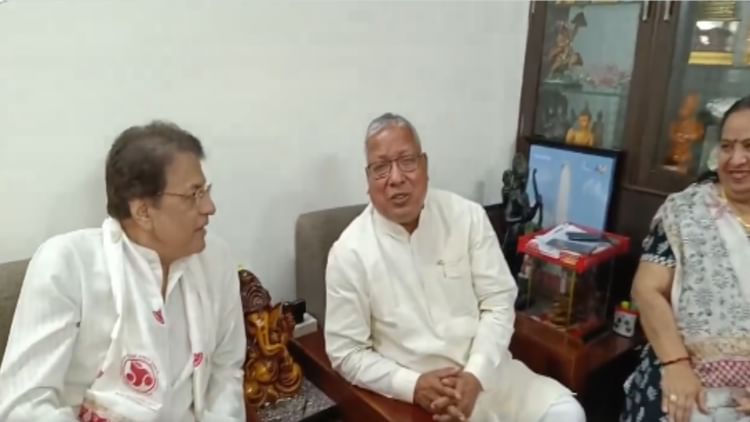 Candidate Arun Govil Was Seen Humming A Song At Mp Rajendra Aggarwal's House - Amar Ujala Hindi ...