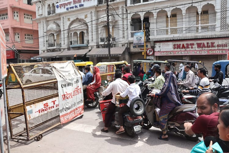 Indore News: After Three Months, One-way Traffic System On Two Roads Of ...