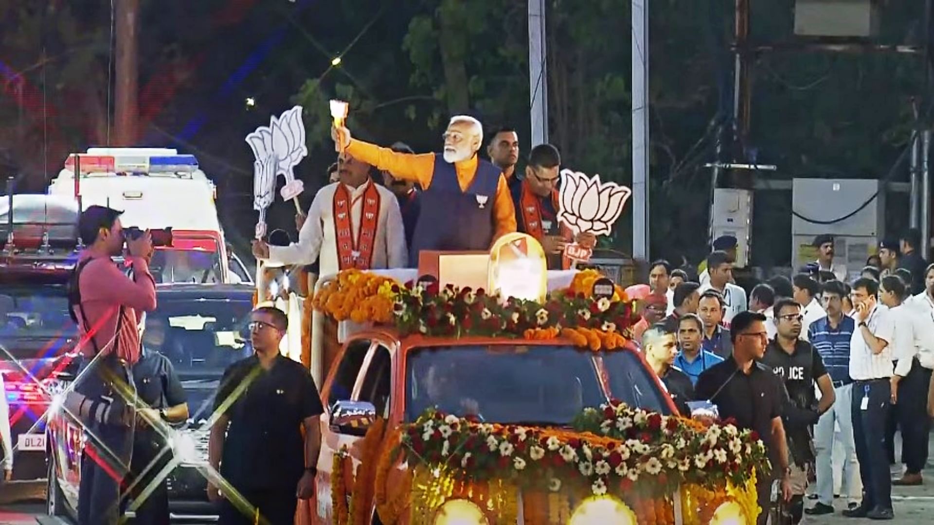 Pm Modi Road Show Jabalpur Live: Pm Narendra Modi's Road Show In ...