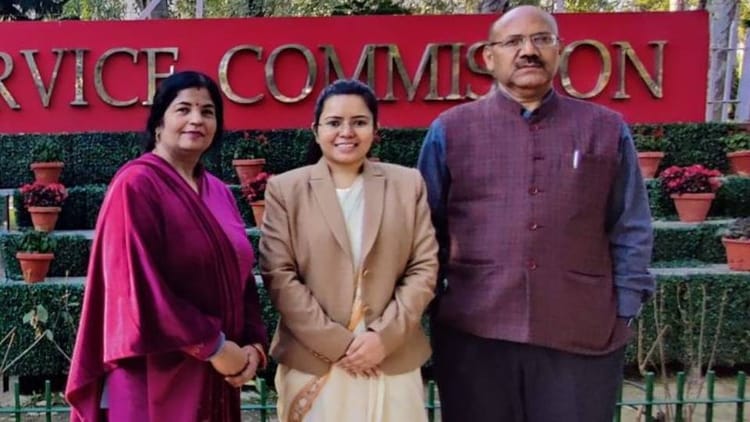Upsc Result: Retired Inspector Daughter Katyayani Secured 592nd And ...