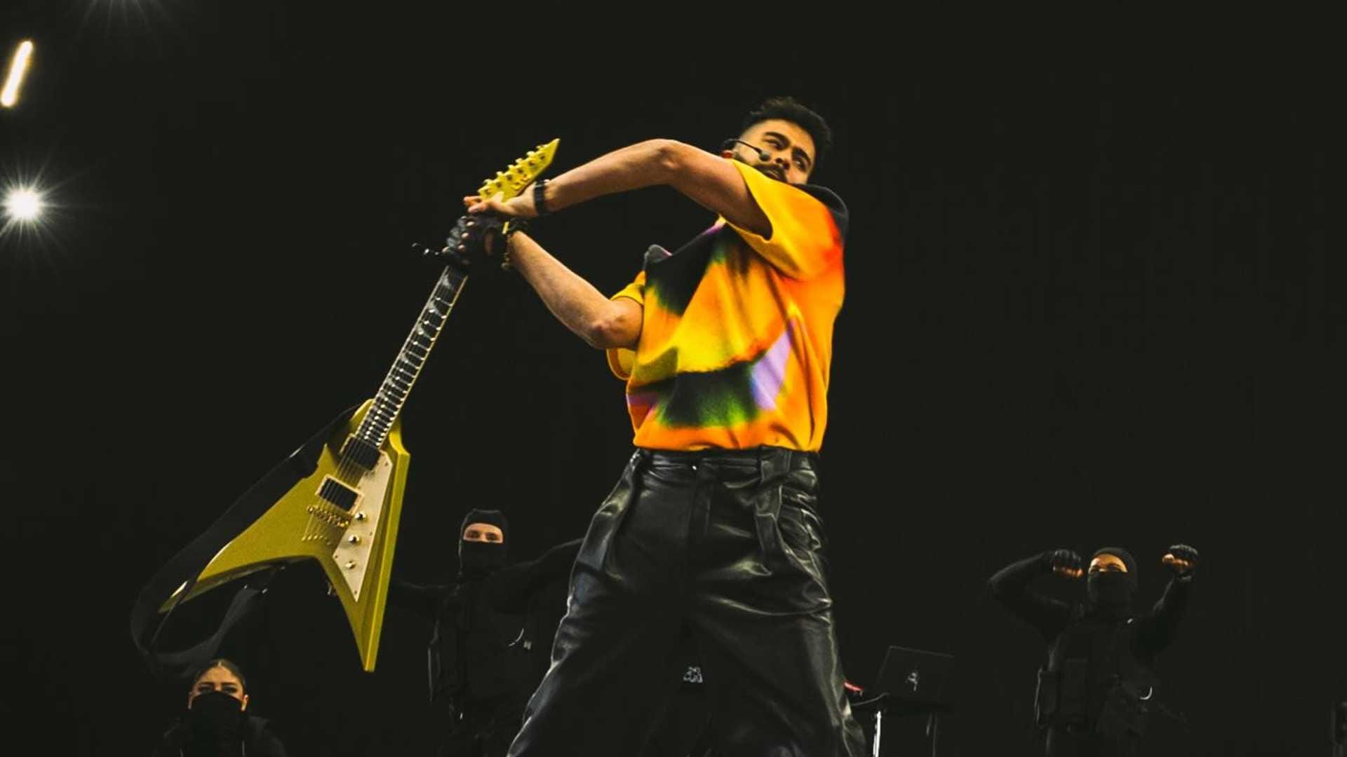 Ap Dhillon Justified His Act Of Breaking Guitar At Coachella 2024 ...