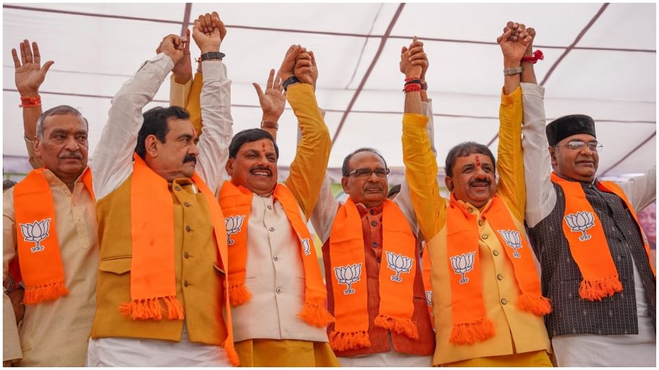 Bjp Candidate Alok Sharma Filed Nomination From Bhopal Lok Sabha Seat ...