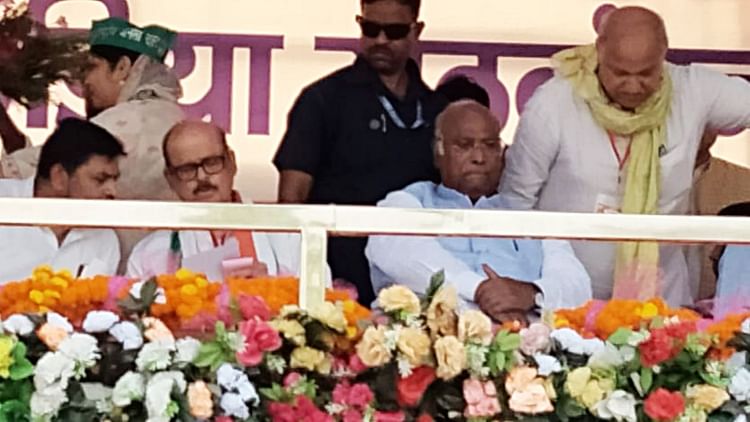 Ls Polls: Mallikarjun Kharge's Sarcasm On Bjp's 'char Sau Paar', Says ... Ls Polls: Mallikarjun Kharge's Sarcasm On Bjp's 'char Sau Paar', Says ...