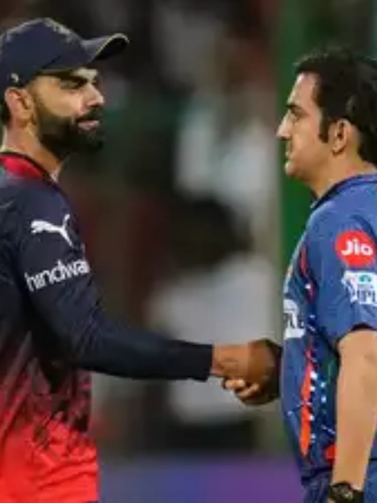 केकेआर के खिलाफ मैच से पहले गंभीर से चर्चा करते दिखे कोहली