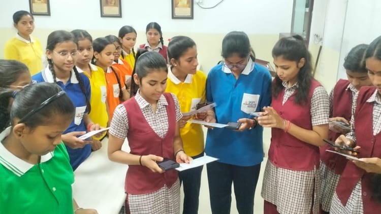 Up Board Result 2024:साइबर कैफे पर छात्र-छात्राओं की भीड़, पास-फेल को ...