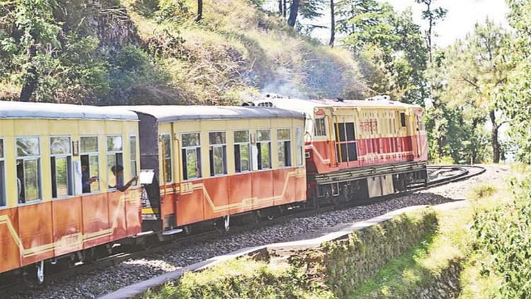 Himalayan Queen Train:समय सारिणी में बदलाव से खाली दौड़ रही हिमायलन ...