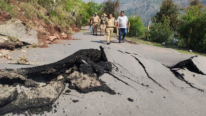 Landslide In Ramban:अब डलवास में भू-धंसाव, चार मकानों में दरारें ...