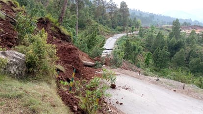 Landslide In Ramban:अब डलवास में भू-धंसाव, चार मकानों में दरारें ...