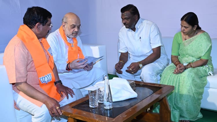 Amit Shah Meets Murdered Student Neha's Father Assures Him Of Justice ...