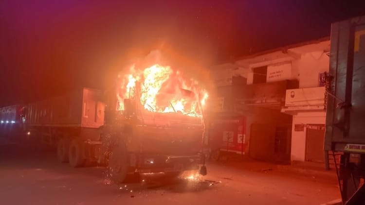 Road Accident News : हाईवा ने किसान को रौंदा, मौत के बाद भीड़ ने वाहन ...