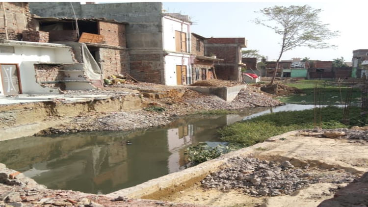Gorakhpur Goddhoiya Nala, Water Hyacinth Blocked The Path Of Flow ...