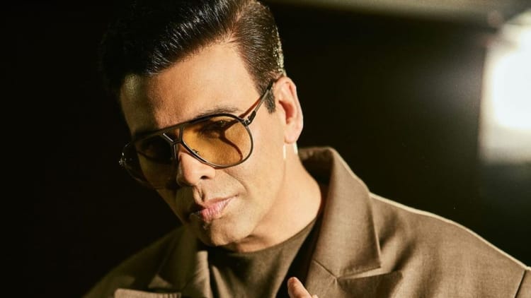 Karan Johar Recalls Kajol Would Change Sarees Behind Tree During Ddlj ...