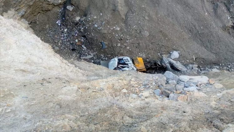 Tipper Falls Into Ditch Near Tandi, Driver Dies - Amar Ujala Hindi News ...
