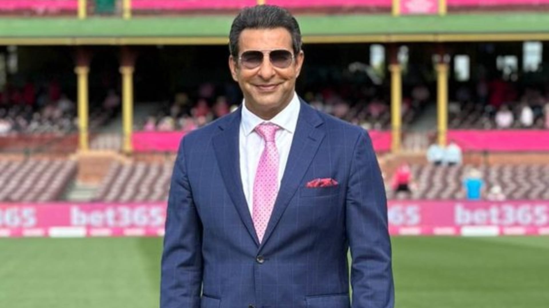 Legendary Pakistan Fast Bowler Wasim Akram Unveiled The Iconic White ...