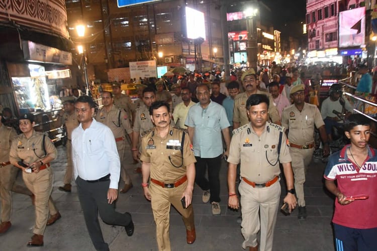 Varanasi Dm Cp Patrolled Pm Modi Road Show Route From Bhu Gate To ...