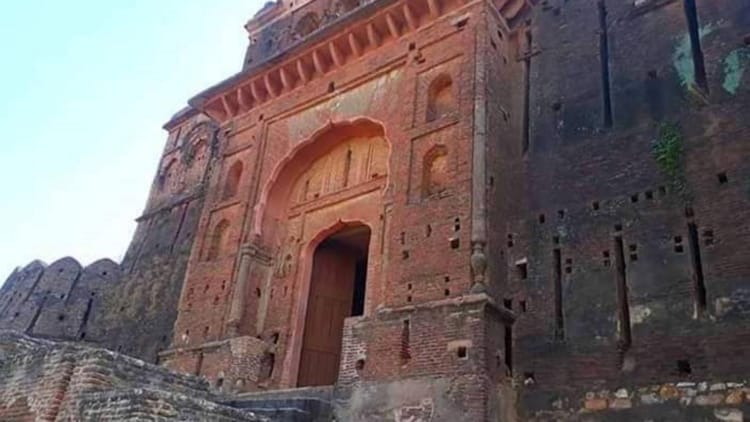 Tourists Come From Far And Wide To See Gulganj Fort Of Chhatarpur See ...
