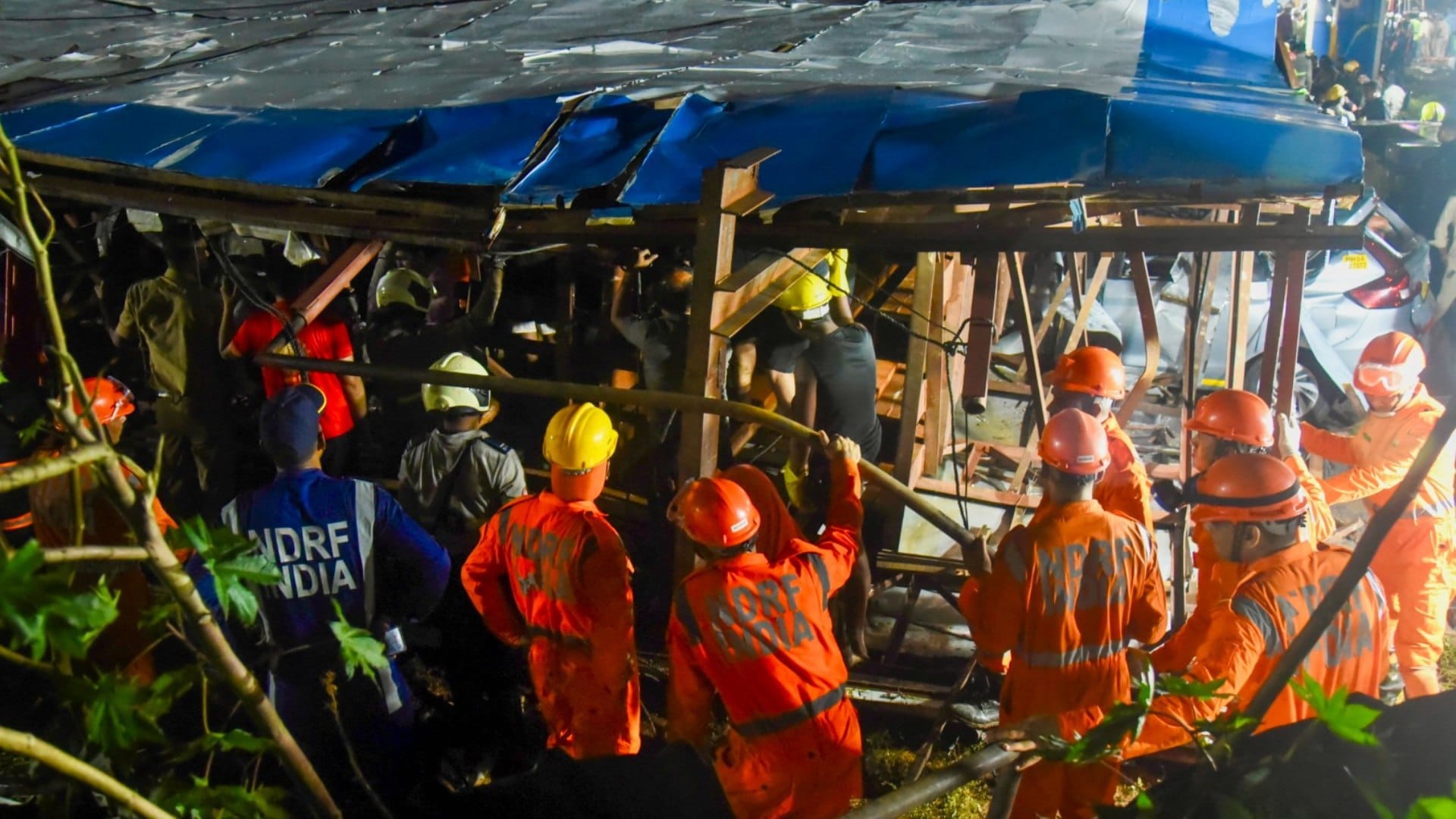 Dust Storm Wreaks Havoc In Ghatkopar, Mumbai, 100 Feet Tall Hoarding ...