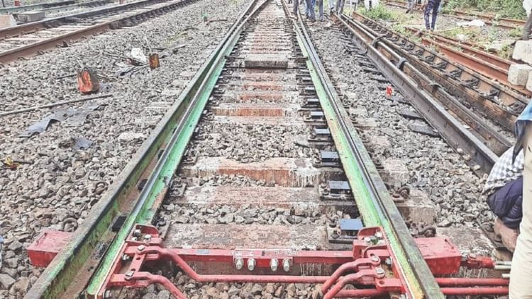 Bhopal West Central Railway Is Installing Thick Web Switch And ...